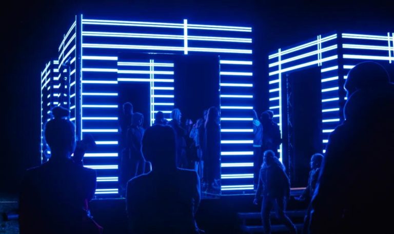 700,000 LED matrix building digital light show - Facade Lighting ...