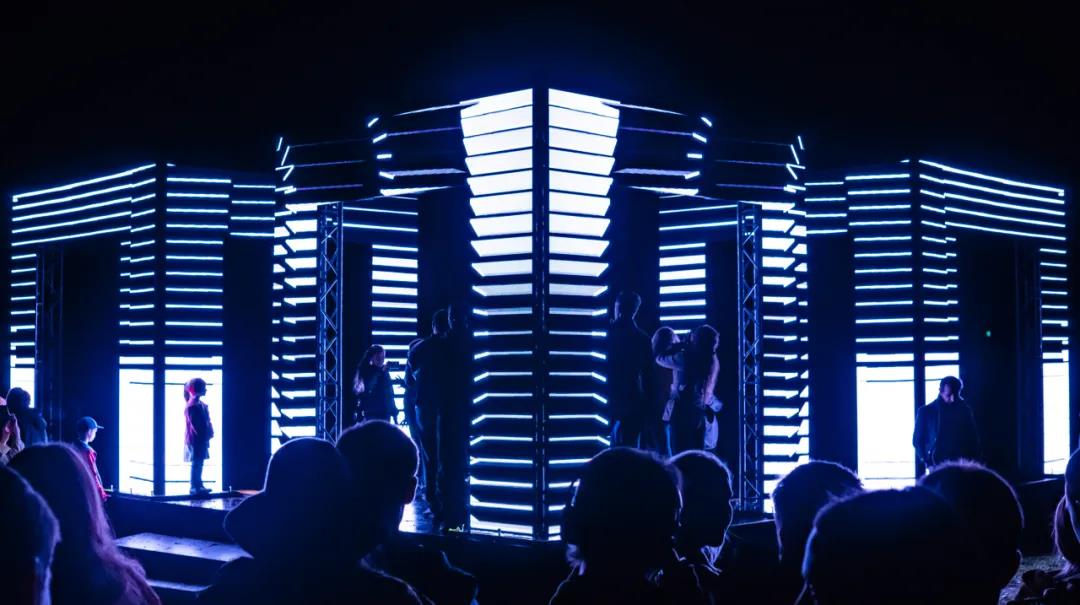 700,000 LED matrix building digital light show - Facade Lighting ...